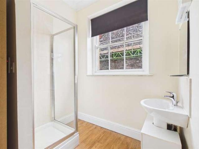 3 bed flat for sale