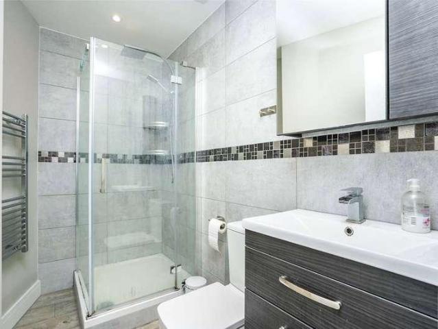 3 bed flat for sale
