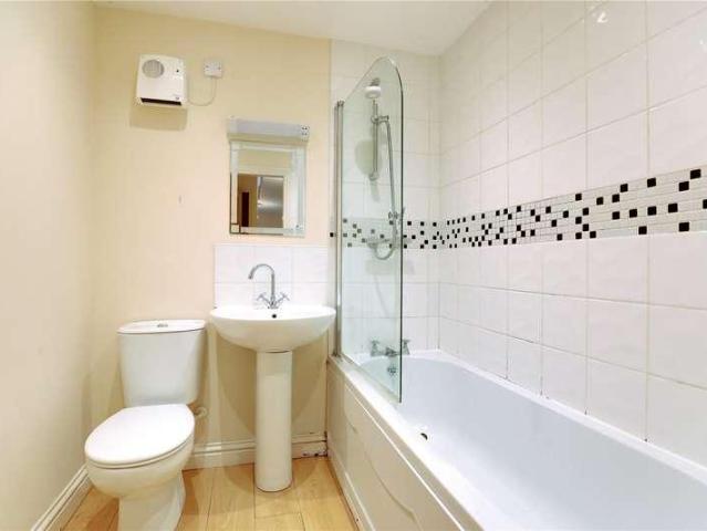 3 bed flat for sale