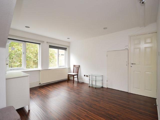 3 Bed Flat, Ford Square, E1