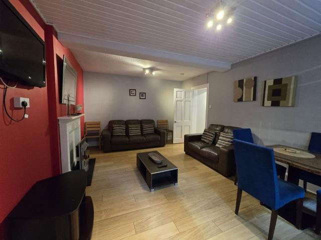 3 Bed Flat, Forth Street, EH1