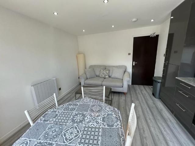 3 Bed Flat, Froghall Terrace, AB24