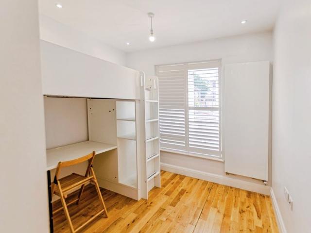 3 Bed Flat, Gladstone Pk Gdns, NW2