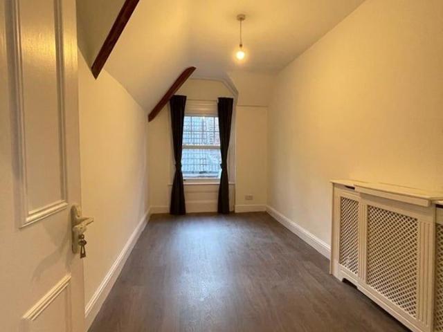 3 Bed Flat, Gleneldon Road, SW16
