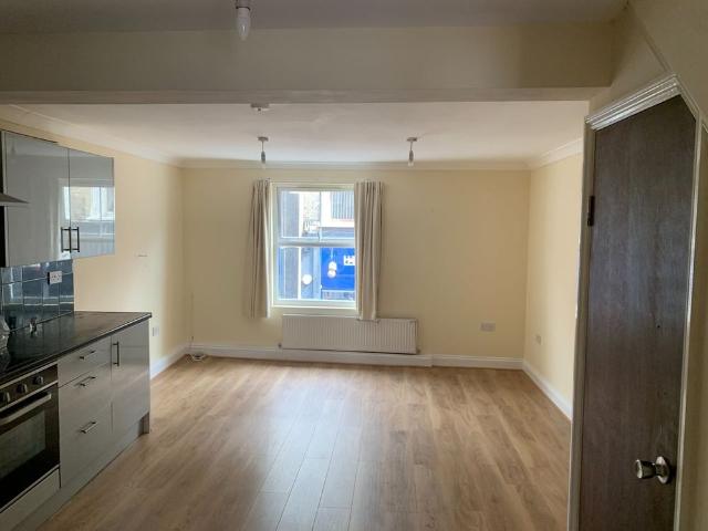 3 Bed Flat, Gould Terrace, E8