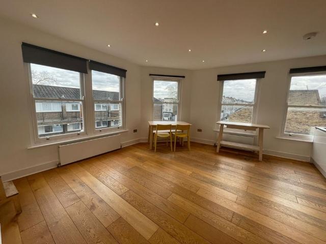 3 Bed Flat, Greyhound Road, W6