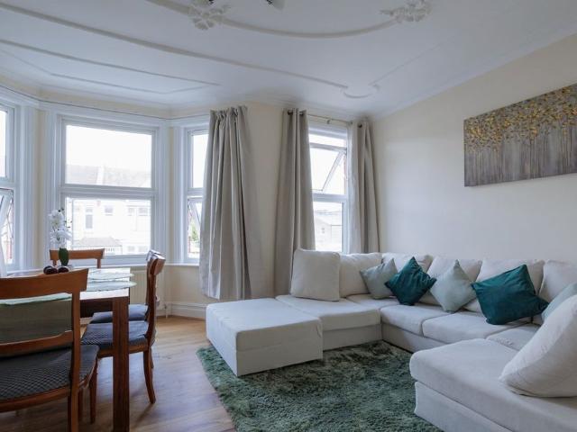 3 Bed Flat, Hanover Road, NW10