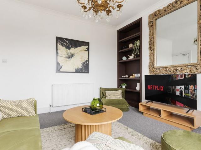 3 Bed Flat, Harvist Road, NW6