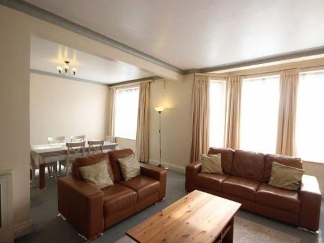 3 Bed Flat, Haven Green Court, W5