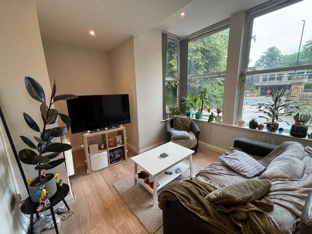 3 Bed Flat, Headingley Lane, LS6