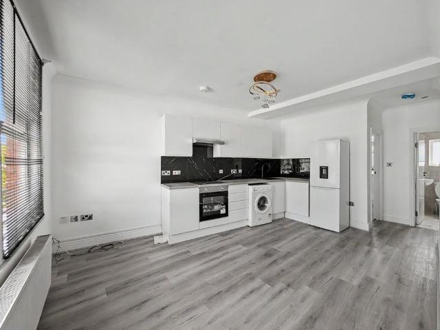 3 Bed Flat, Heathview Road, CR7