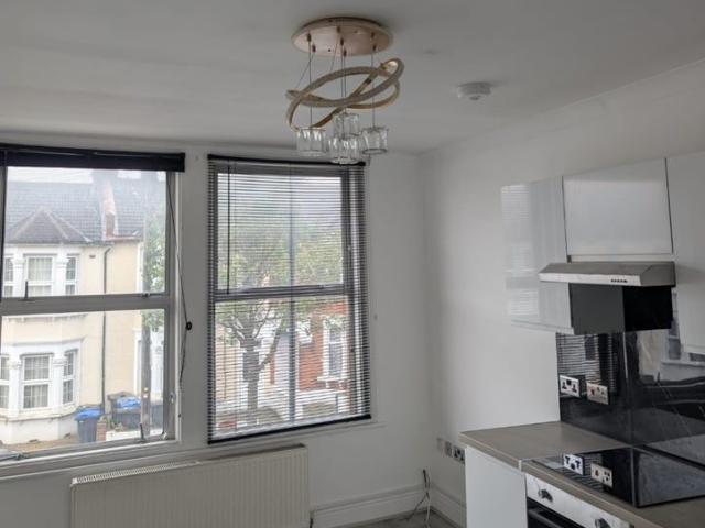 3 Bed Flat, Heathview Road, CR7