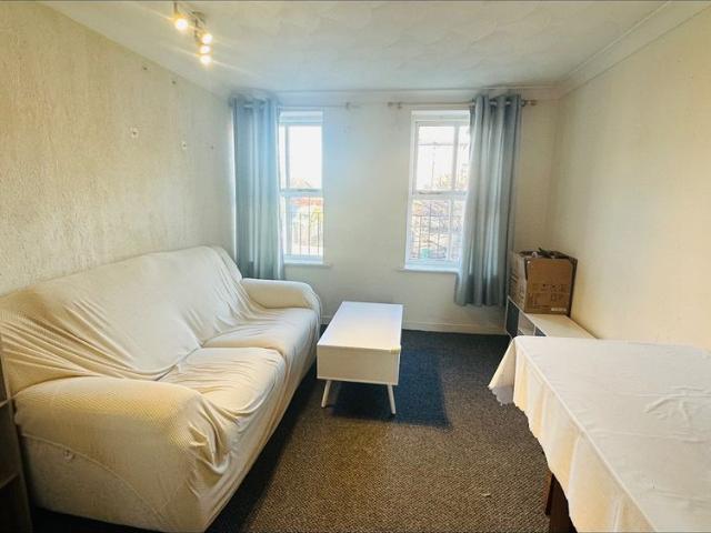 3 Bed Flat, Heron Street, M15
