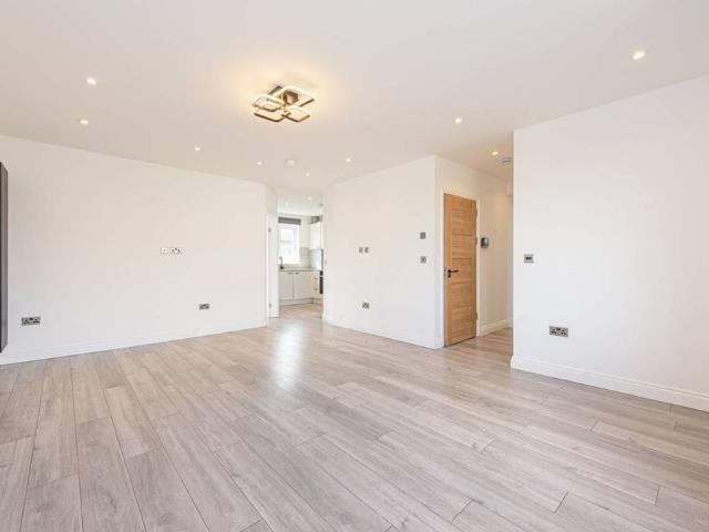 3 Bed Flat, Hervey Close, N3