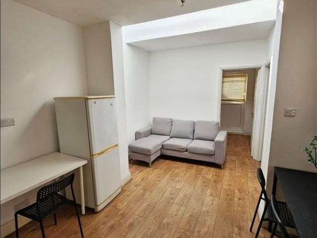 3 Bed Flat, Highfield Avenue, NW11