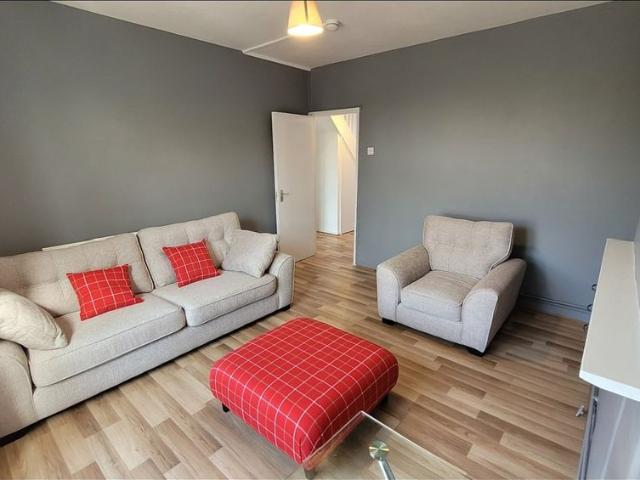 3 Bed Flat, Hindlip House, SW8