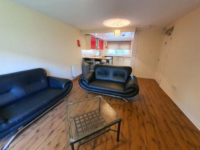 3 Bed Flat, Hmo Licensed St. Mungo Avenue, G4