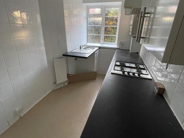 3 Bed Flat, Holmbury Court, SW17