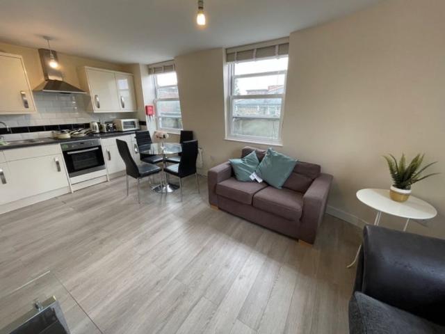 3 Bed Flat, Holloway Road, N7