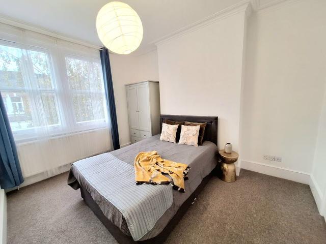3 Bed Flat, Hormead Road, W9