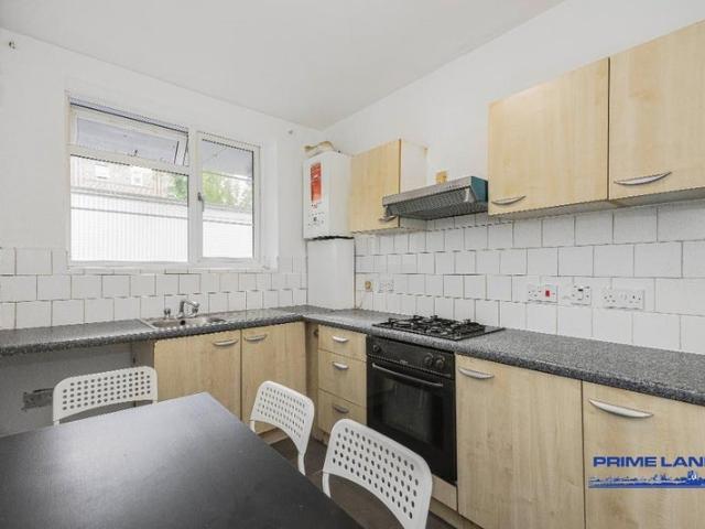 3 Bed Flat in Whitechapel in Secure Gated Block