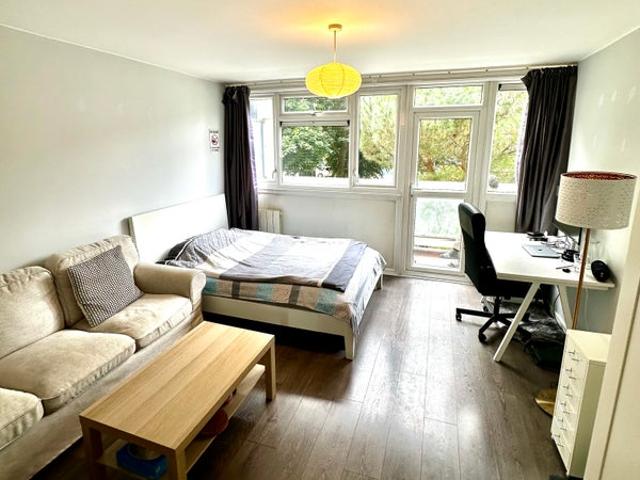 3 bed flat in Zone 1—Vauxhall, available 18 July