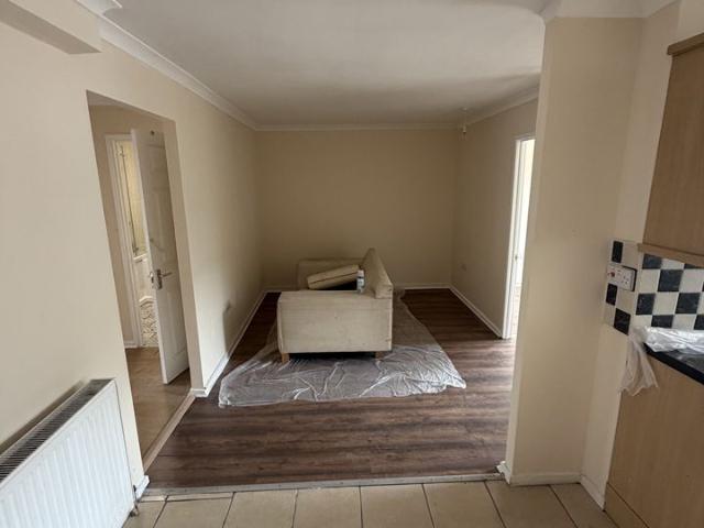 3 Bed Flat, Justin Close, TW8