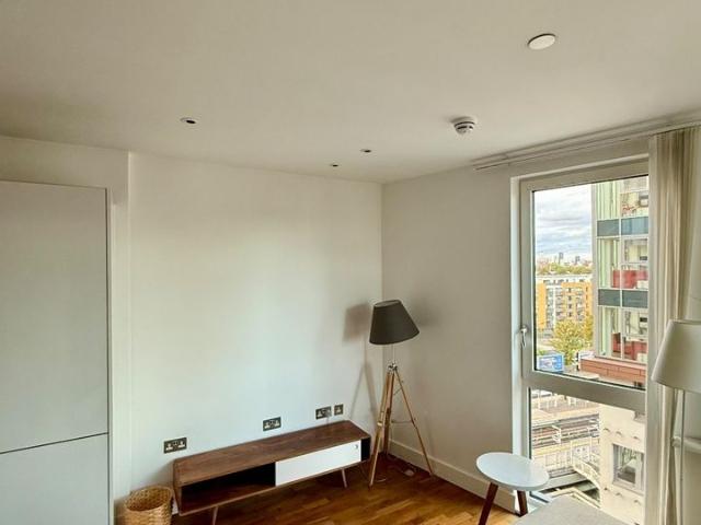 3 Bed Flat, John Donne Way, SE10