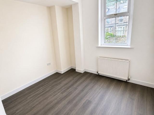 3 Bed Flat, Lydgate Lane, S10