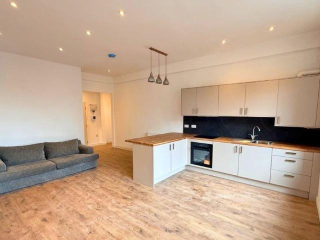 3 Bed Flat, Lydgate Lane, S10
