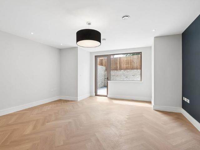 3 Bed Flat, Lynton Road, W3