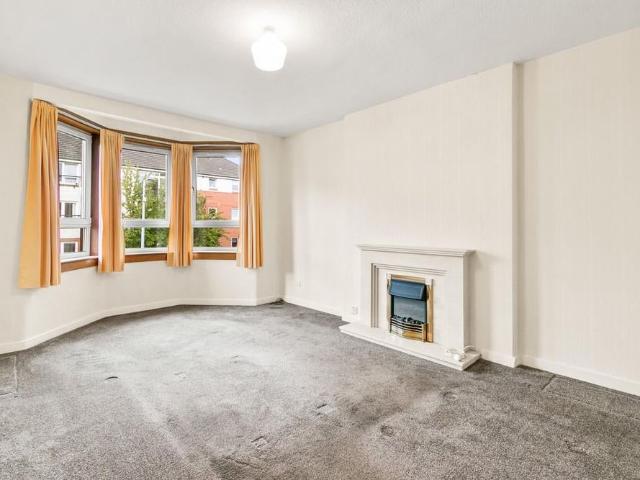 3 Bed Flat, Larchfield Avenues, G14