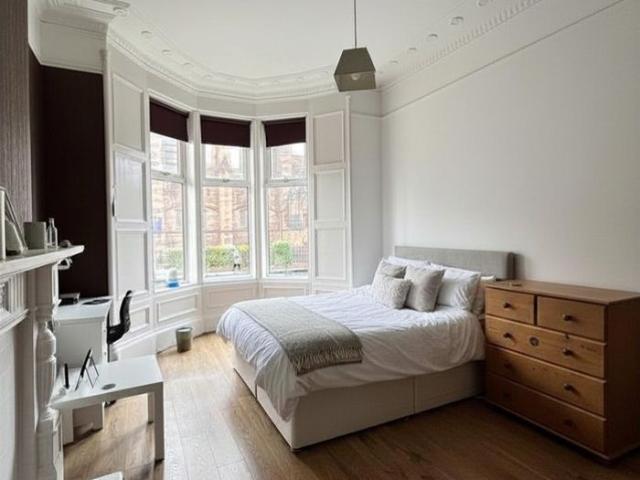 3 Bed Flat, Lawrence St, G11