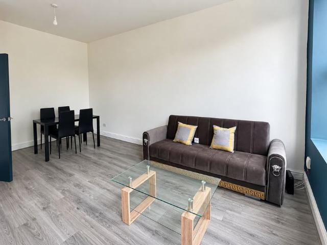 3 Bed Flat, Latimer St, L5