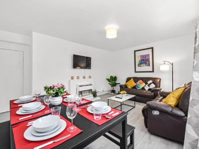 3 Bed Flat, Lincoln Court, SW18