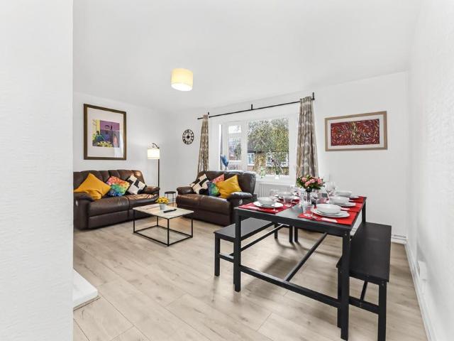 3 Bed Flat, Lincoln Court, SW18