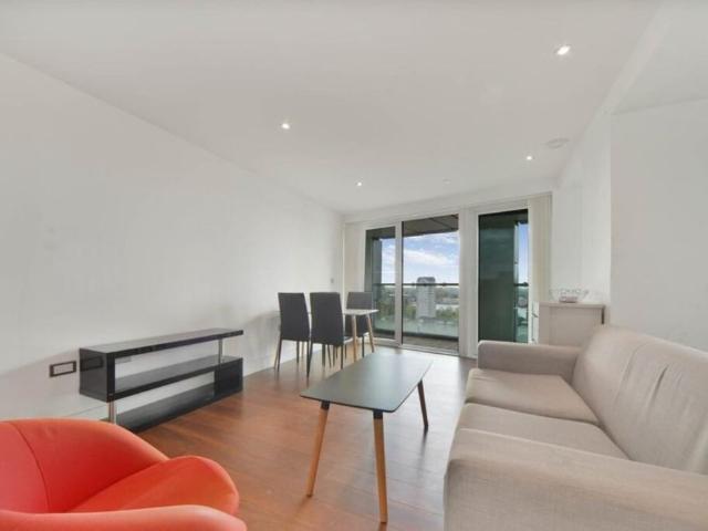 3 Bed Flat, Lincoln Plaza, E14