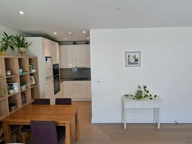 3 Bed Flat, Lismore Boulevard, NW9
