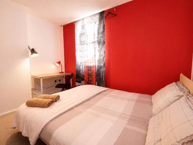 3 Bed Flat, Lloyd Baker St, WC1X