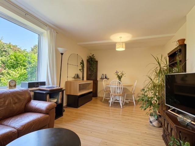 3 Bed Flat, Lockett Gardens, M3
