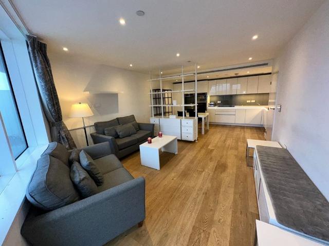 3 Bed Flat, Lombard Wharf, SW11