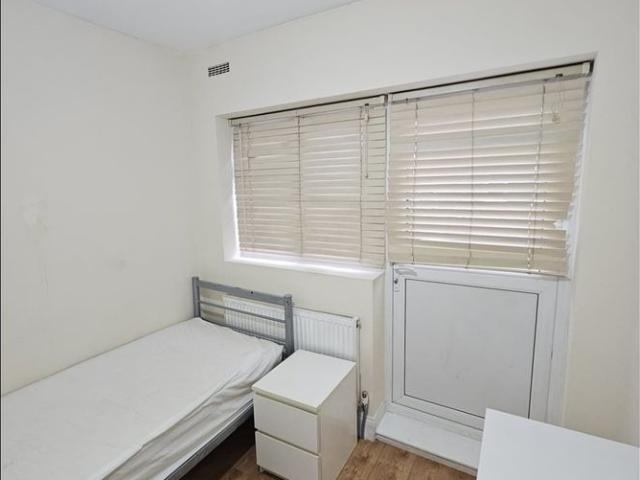 3 Bed Flat, London, NW11