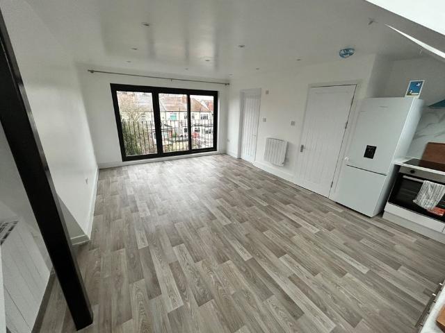 3 Bed Flat, London Road, HA9