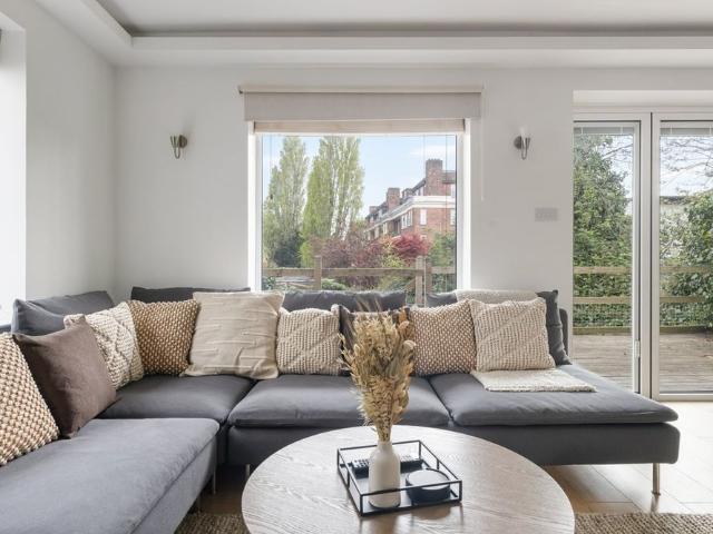 3 Bed Flat, Park Drive, NW11