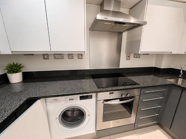3 Bed Flat, Parliament View Apartments, SE1