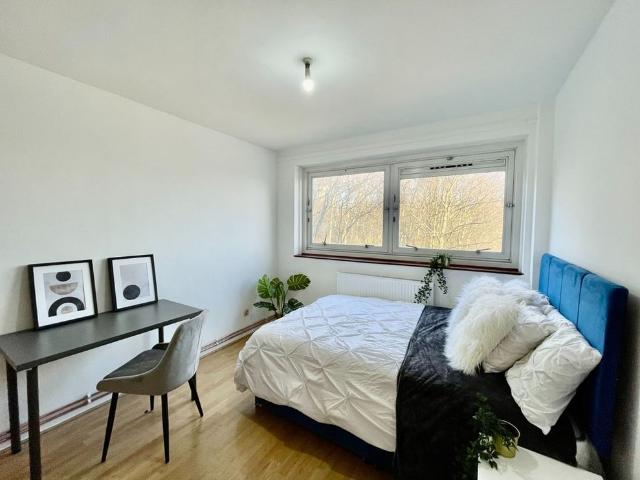 3 Bed Flat, Penfields House, N7