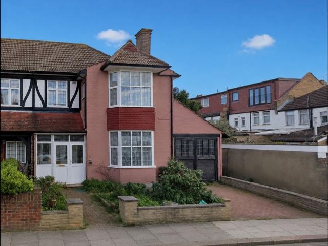 3 Bed Flat, Penistone Road, SW16