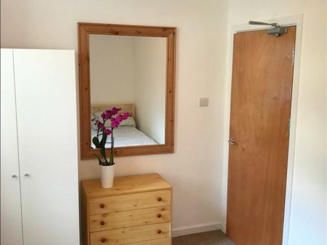 3 Bed Flat, Potterrow, EH8