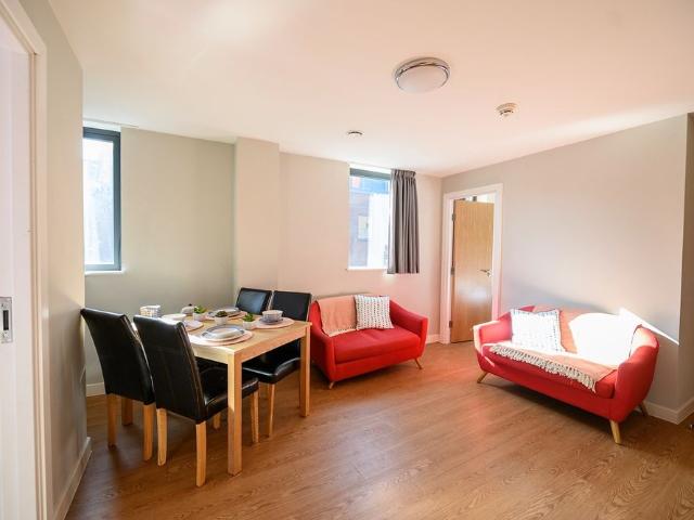 3 Bed Flat, Queen St, S1