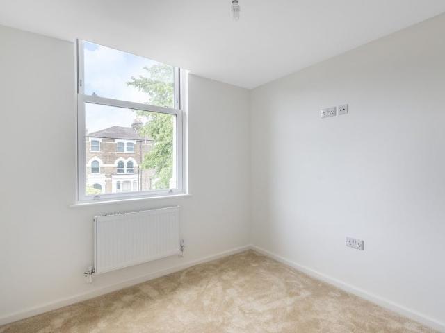 3 Bed Flat, Queens Drive, N4
